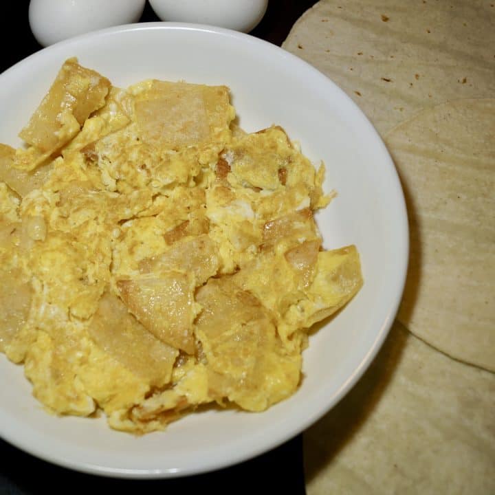 Fast and Easy Breakfast Huevos con Tortilla - Everyday Latina