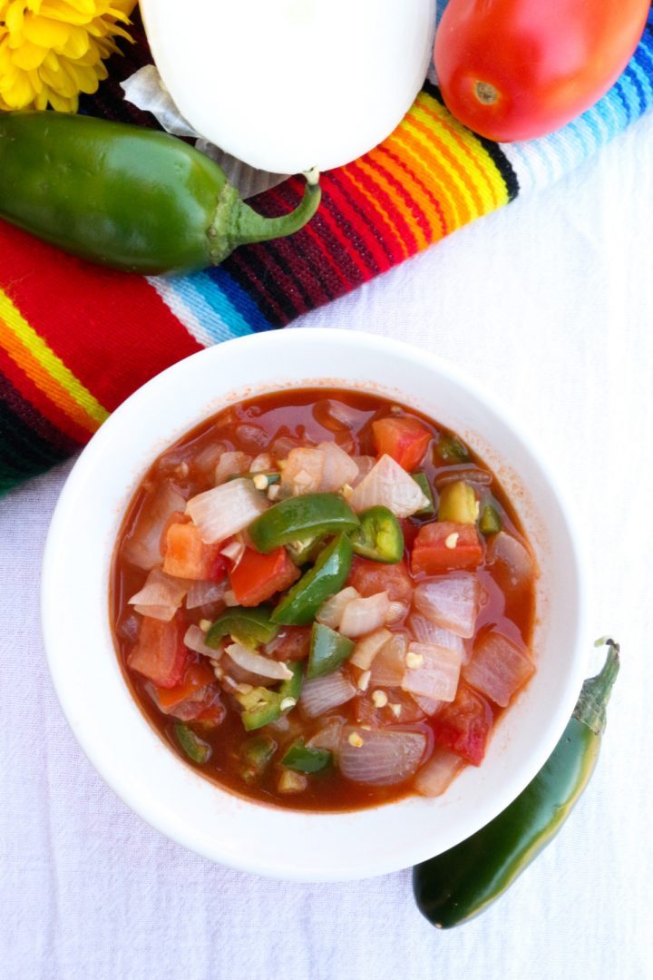 Chunky Tomato and Jalapeño Salsa - Everyday Latina